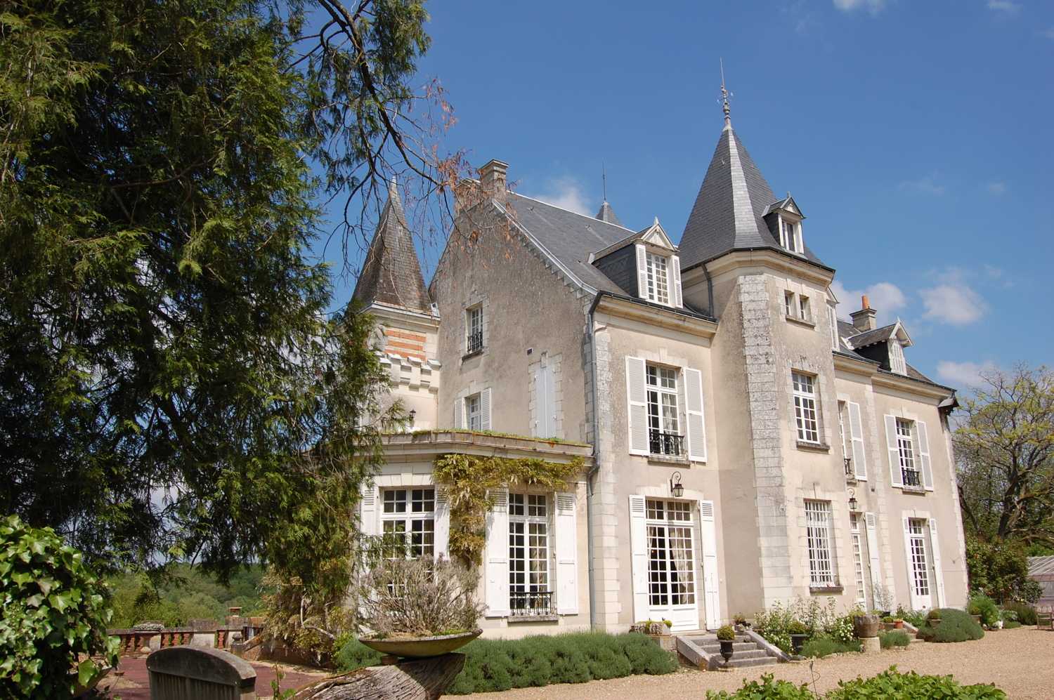 Castles, Chateaux & Estates for Sale in France | My-French-House.com