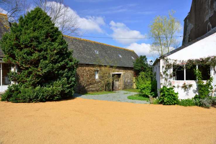 Stone Houses & Country Homes for Sale in France